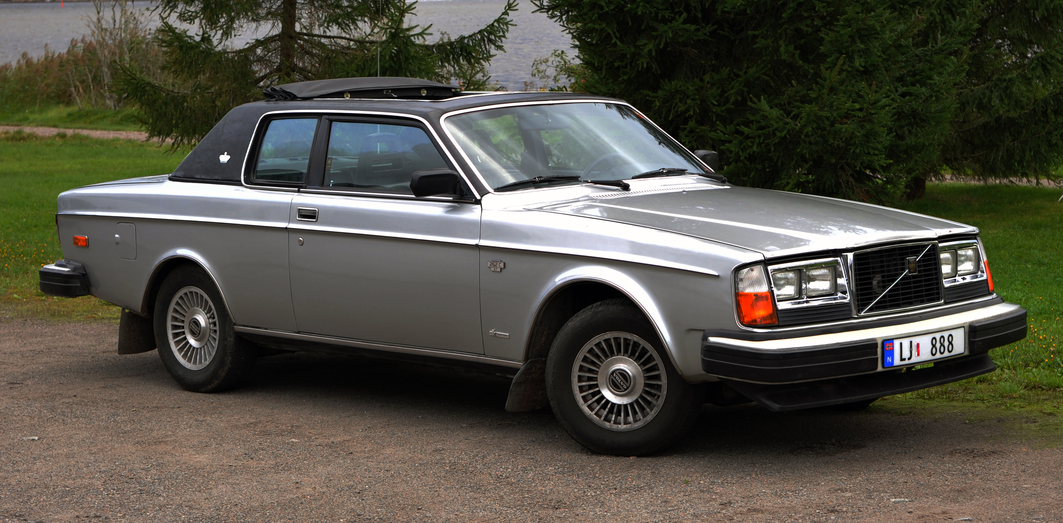 Volvo 260 technical specifications and fuel economy